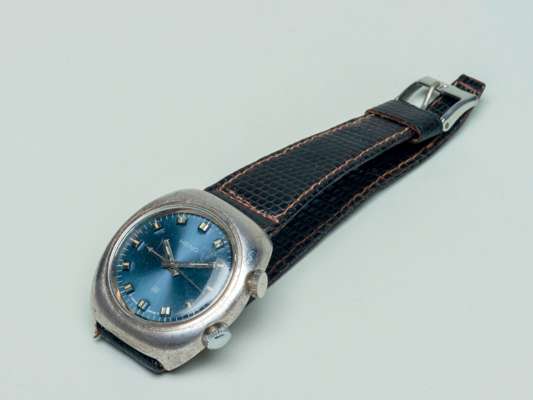 Heno Hammer alarm watch | Saturday 2nd December Luxury Items ...